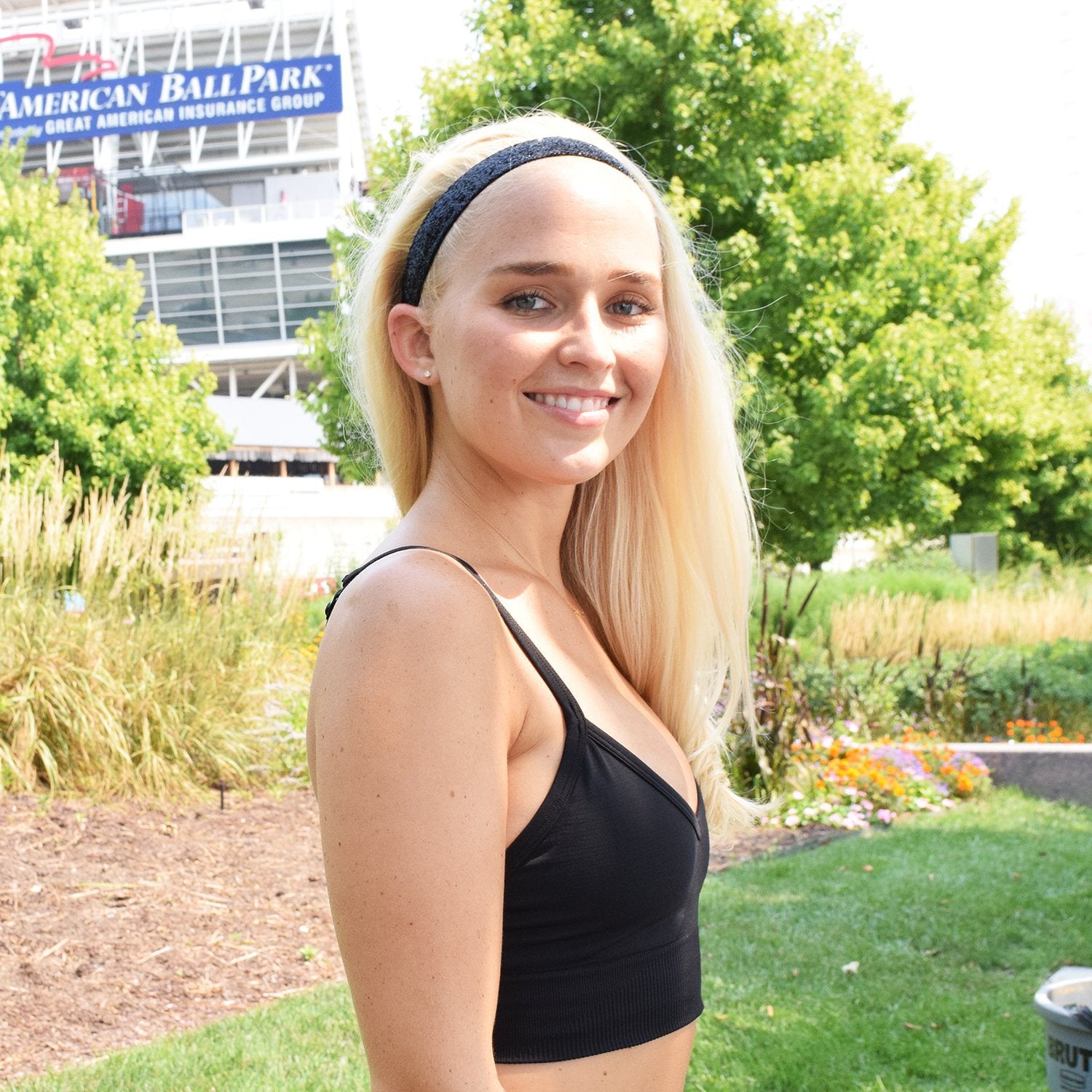 Viva Diva 1 inch Red | Sparkle Non Slip Headbands – Sweaty Bands